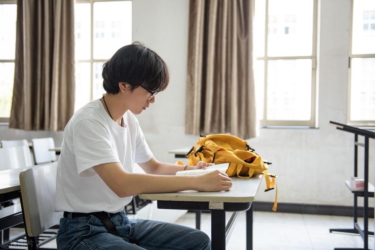 Instead of complaining, it is better to cultivate yourself at work ...