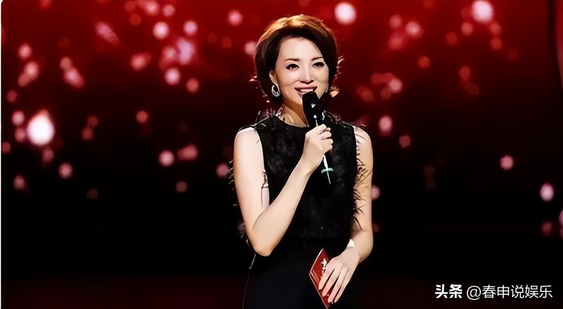 Dong Qing was photographed on the street with her white and tender arms ...