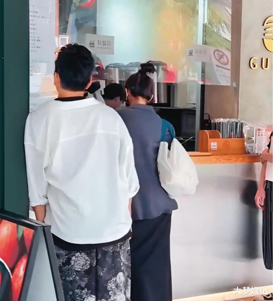 Wang Dalu appeared in 0 cross-dressing on a date in the East District ...