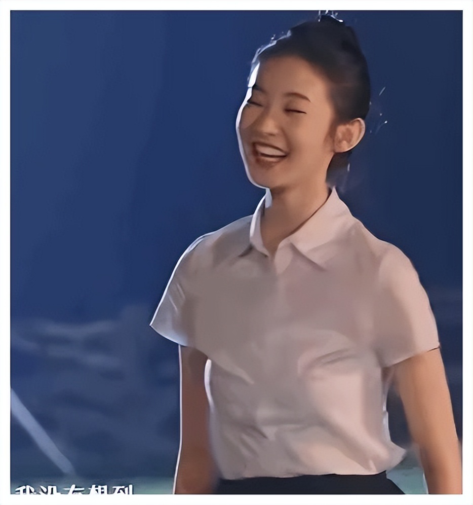 Workplace harassment? Shi Baiyu privately added a kiss scene, won Zhang Yifan's first on-screen ...