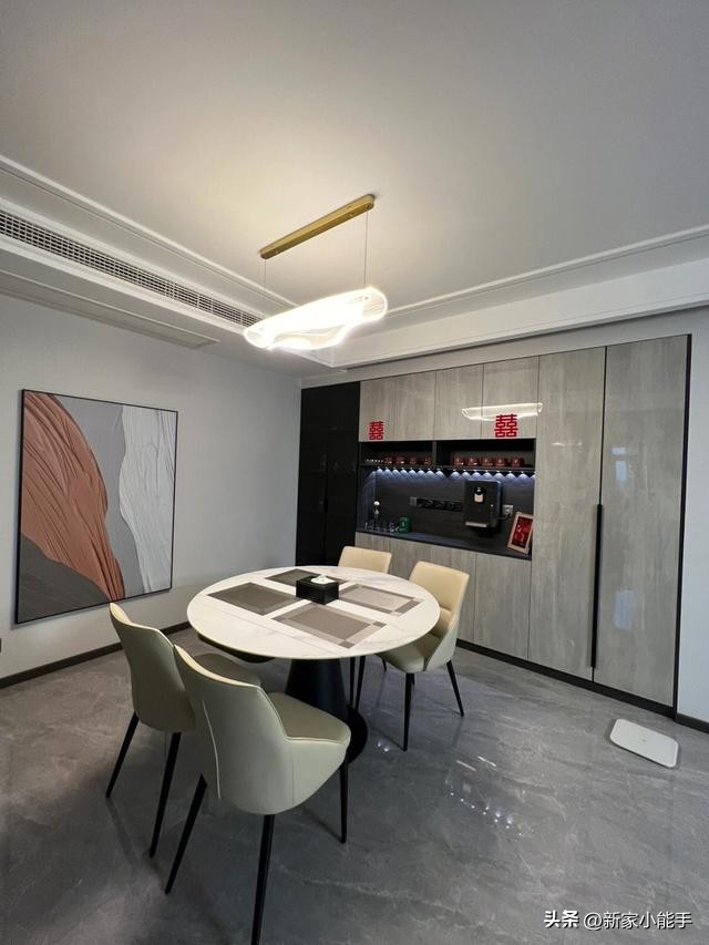 Look at her 178-square-meter big house, the decoration is simple and ...