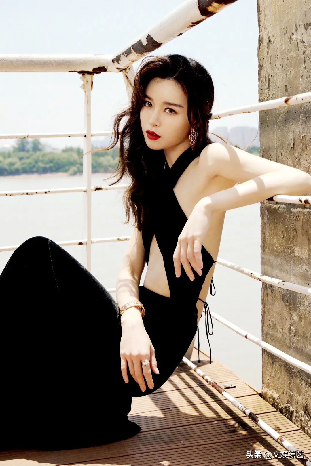 Janice Man is also too good-looking, with a bright and moving figure ...
