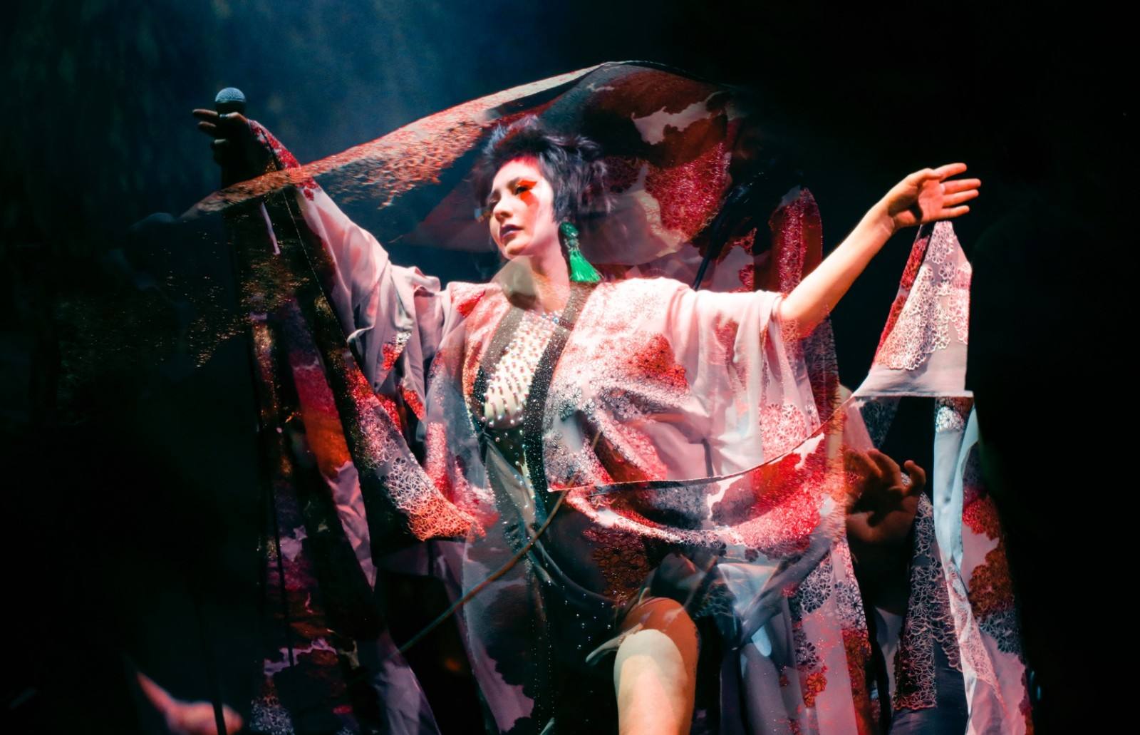 He Chaoyi, a maverick rich second generation - iNEWS