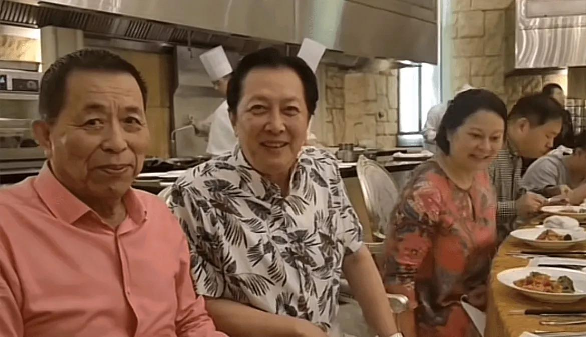 71-year-old Tang Guoqiang and his wife had dinner with friends! The ...
