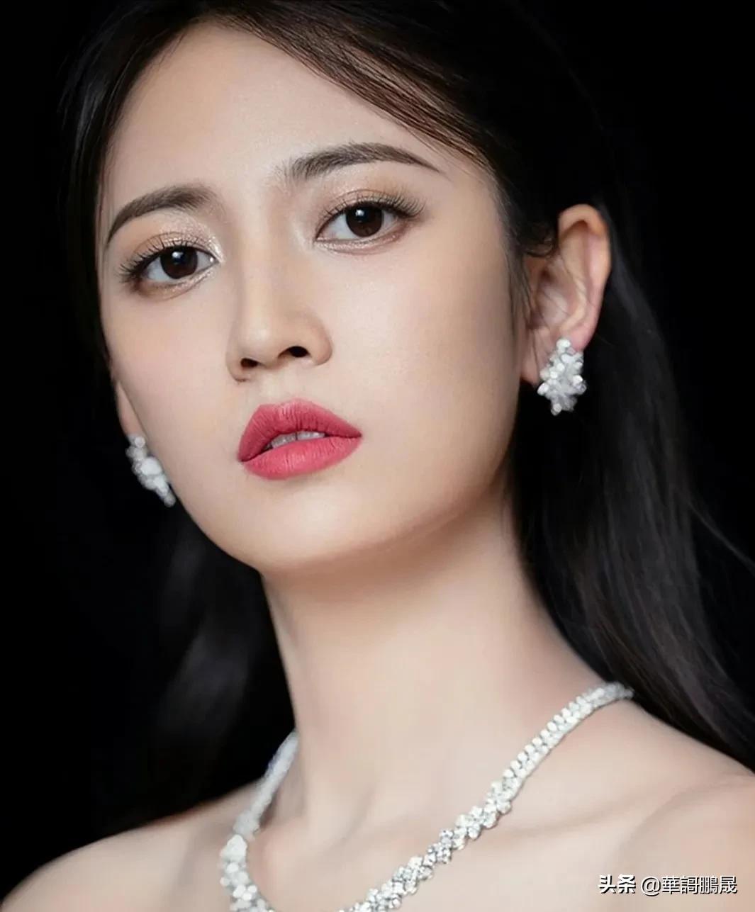 32-year-old "new goddess": Chen Yuqi - iNEWS