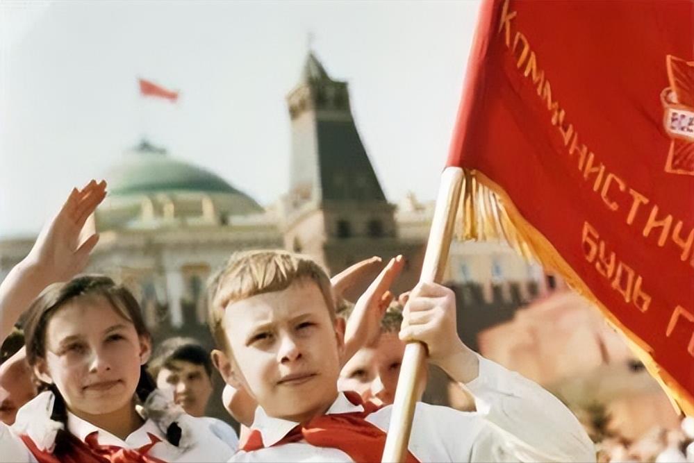 In 1945, the Soviet Union sent the national emblem of the US military ...