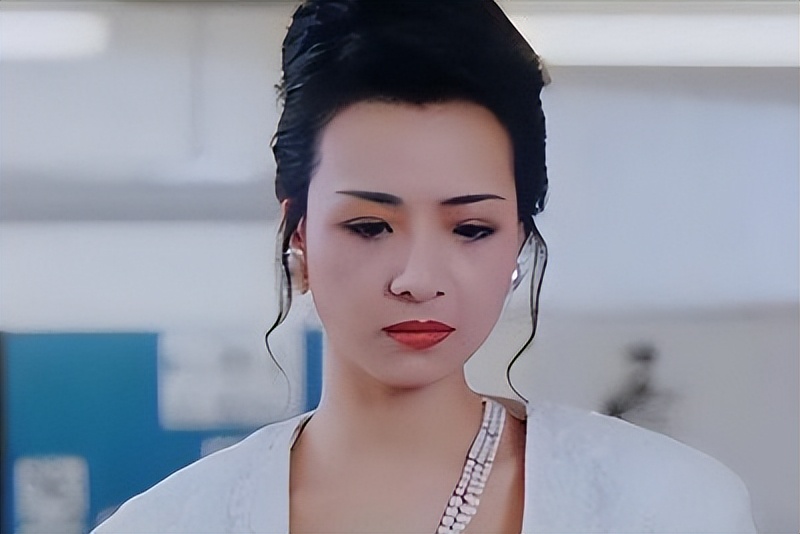 Ye Zilin: The figure is perfect and intellectual, and he spent two ...