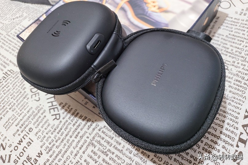 A must-have for sports lovers!Philips A8606 True Wireless Bone ...