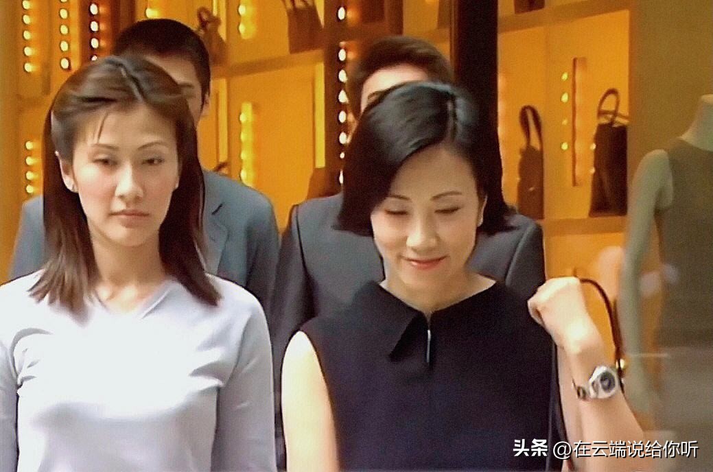 Among the many male group portraits in "Genesis", she is beautiful ...