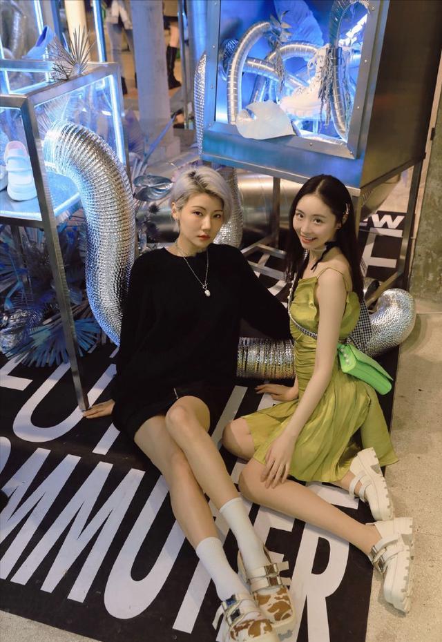 Today, when Huo Zun was torn off his colorful coat, let's get to know the real Chen Lu. - iNEWS