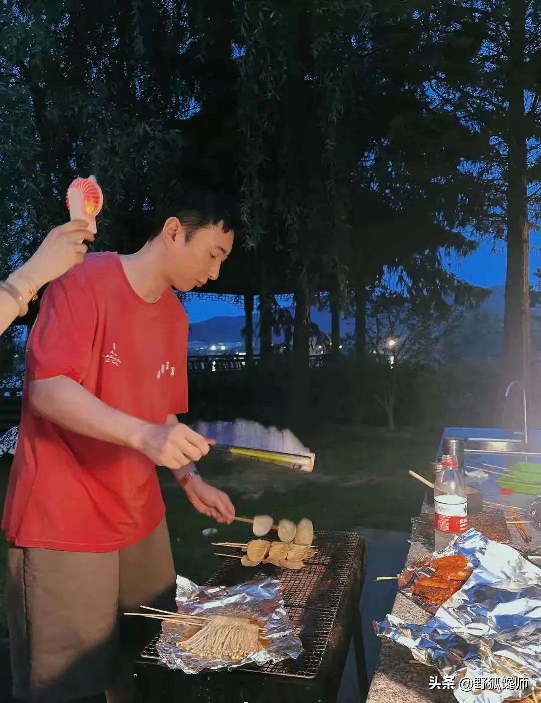 Wang Sicong and Internet celebrity Xiaohei got together, sweating hot ...