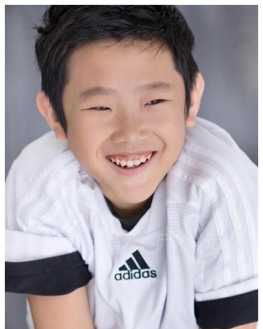 Actor Hou Xiang: He stopped growing at the age of 9, and his appearance ...