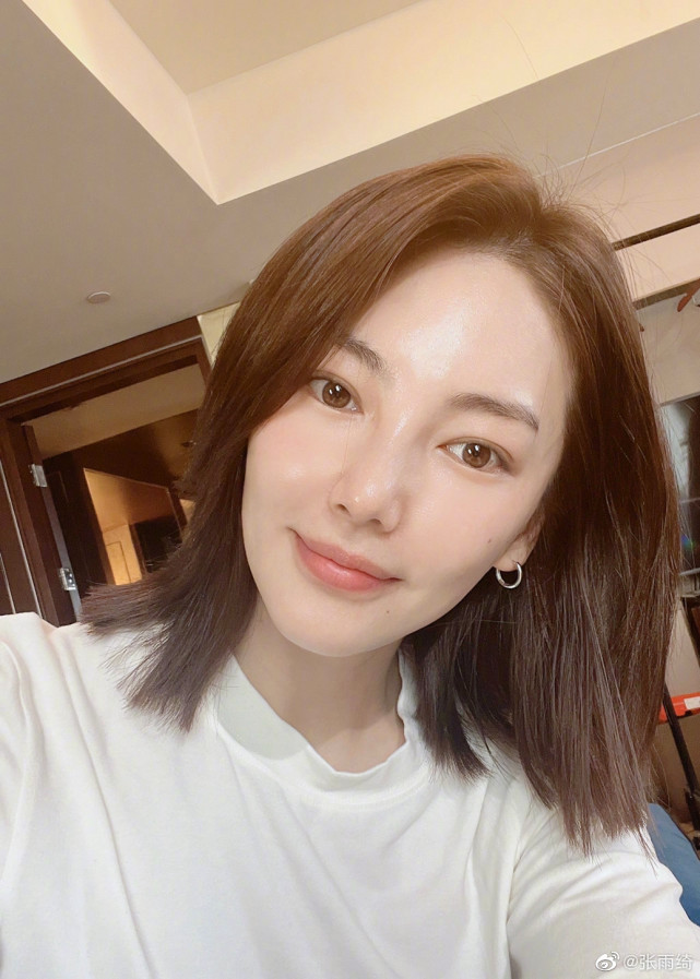 Zhang Yuqi cut her hair for the shortest time in her career, exquisite ...