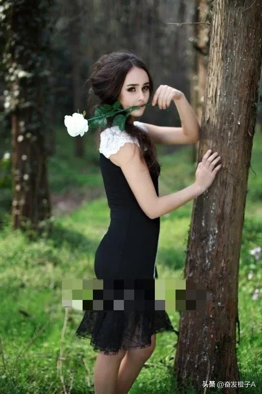 The mysterious Brazilian model Deborah Silva, with an angel face and a ...