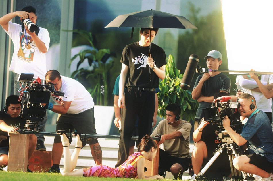 "Cicada Girl" new Reuters exposure, Liu Yuning was taken turns to sit ...