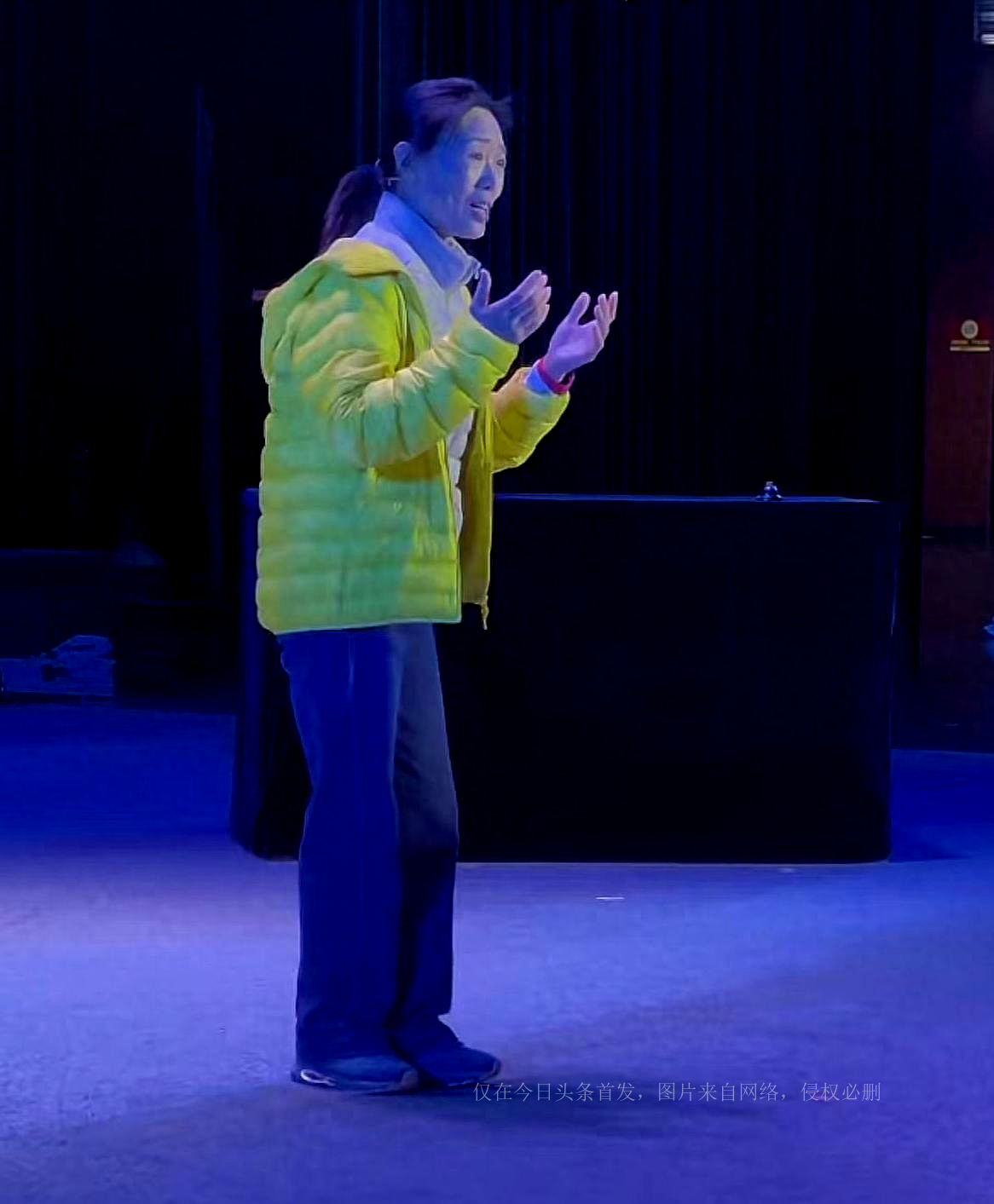 60-year-old Wu Qiong is so old that she is almost unrecognizable. When she goes on stage, her ...