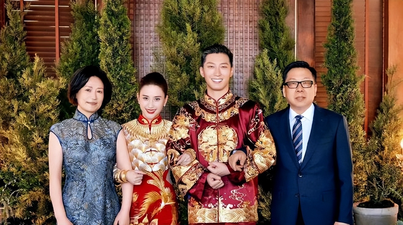 The king of gambling, He Chaolian, and Dou Xiao are married - iMedia