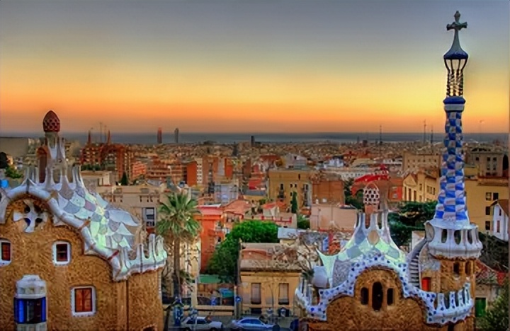 An analysis of the causes and effects of the decline of the Spanish ...