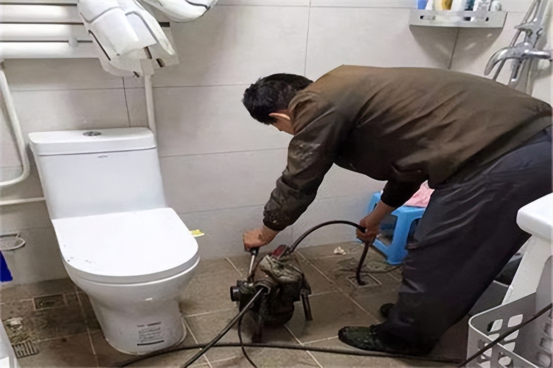 What are the reasons for the toilet seepage downstairs?Can the toilet ...