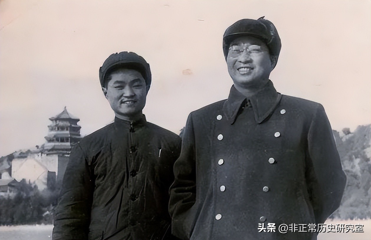 In 1955, when Chen Geng was awarded the title, the child hurriedly ...