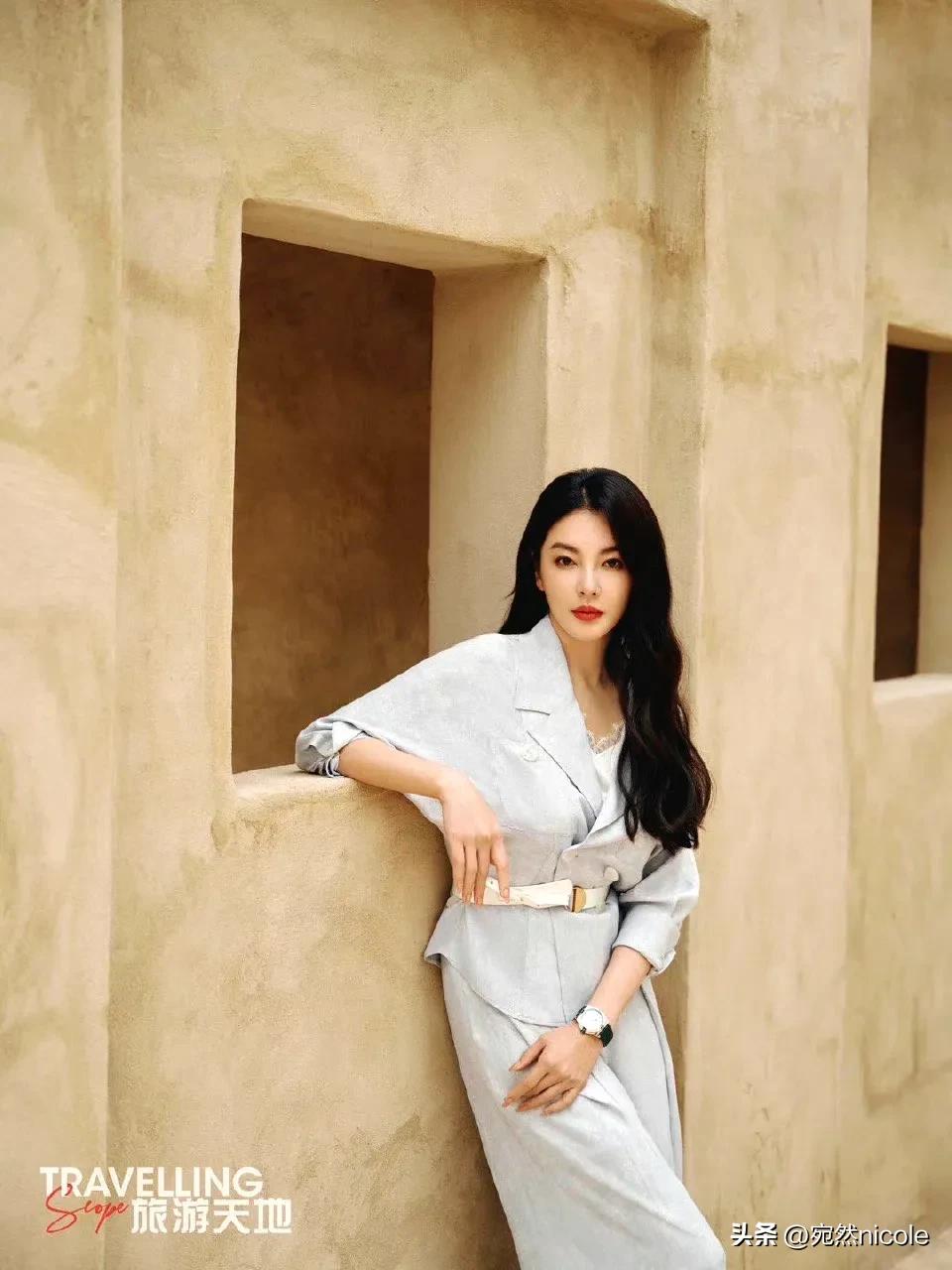 Zhang Yuqi's desert red dress is so beautiful and domineering! - iNEWS