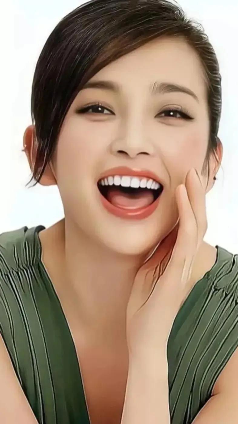 Li Bingbing's smiling face is good, or Sanni's smiling face is good ...