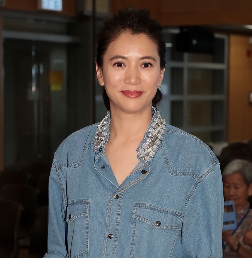 How crazy was Anita Yuen when she was young? Putting Jackie Chan as a ...