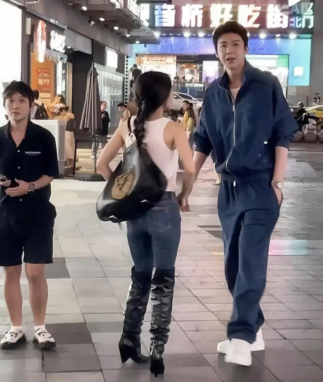 Wang Ziwen and Liu Yuning's birth picture: hold hands and press the ...