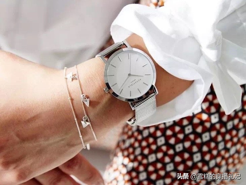 Should a woman wear a watch "left hand" or "right hand"?The answer is ...