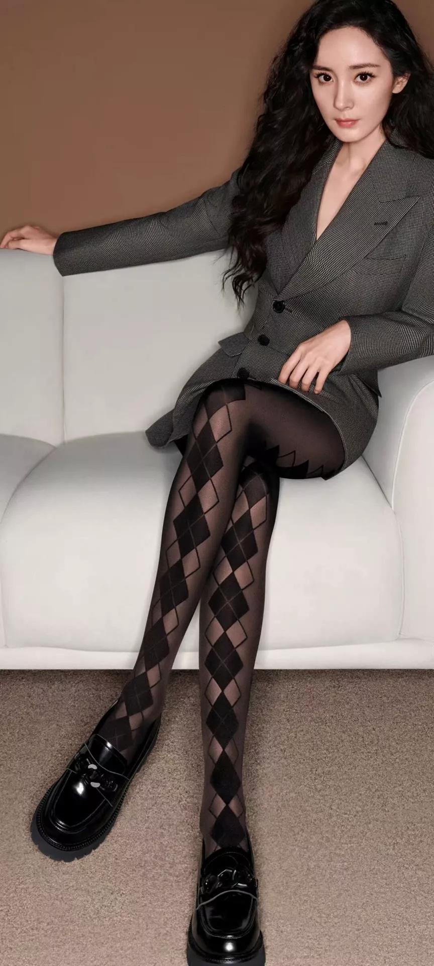 Yang Mi with long legs - iMedia