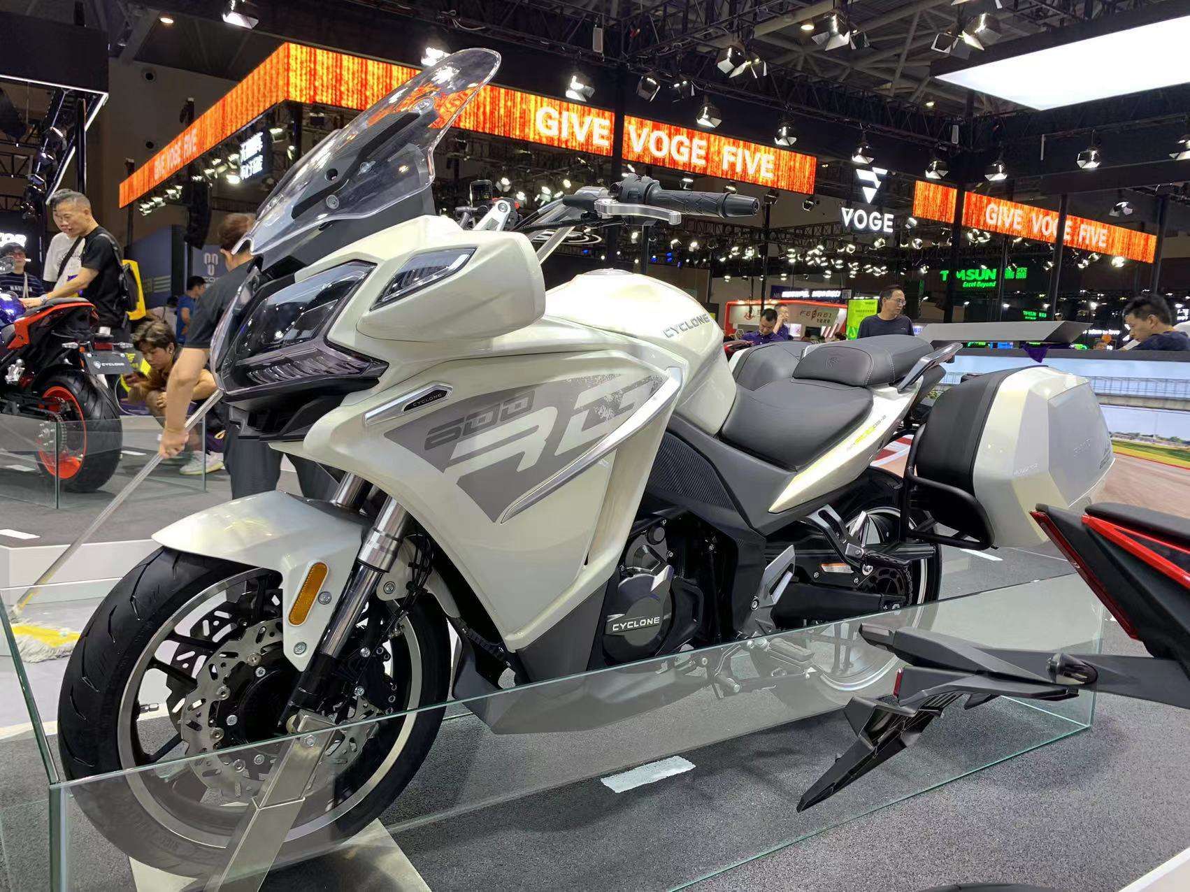 Introduction of two new cars with the same power platform of Secoron ...