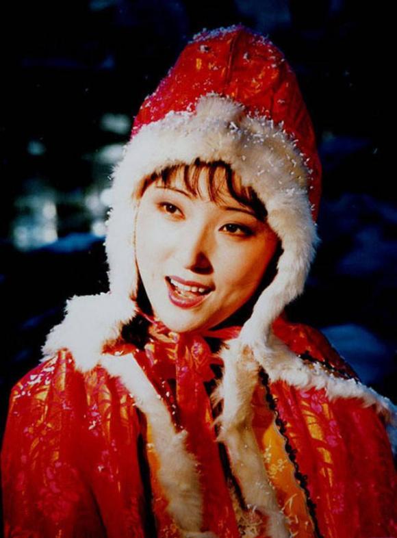 Baoqin's mallard fur coat, Daiyu's big red feather veil and the crane ...