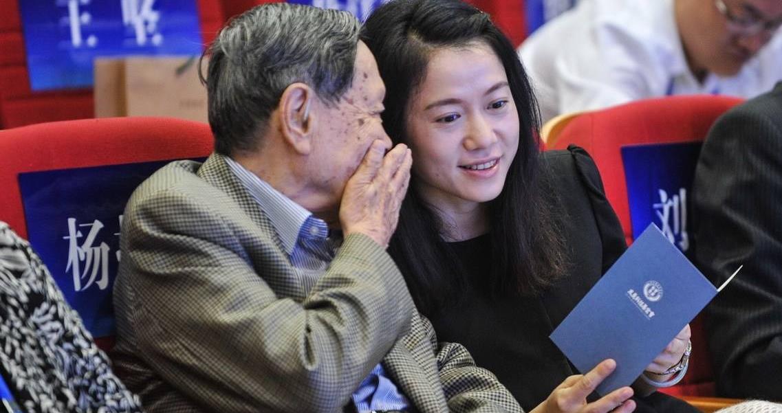 Weng Fan's rare event photos leaked out, and she was suspected of being ...