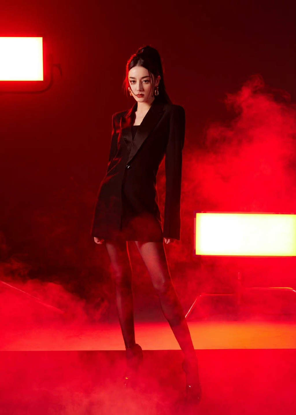 Di Lieba's waist is too thin! Look at the degree of shock once! Legs ...