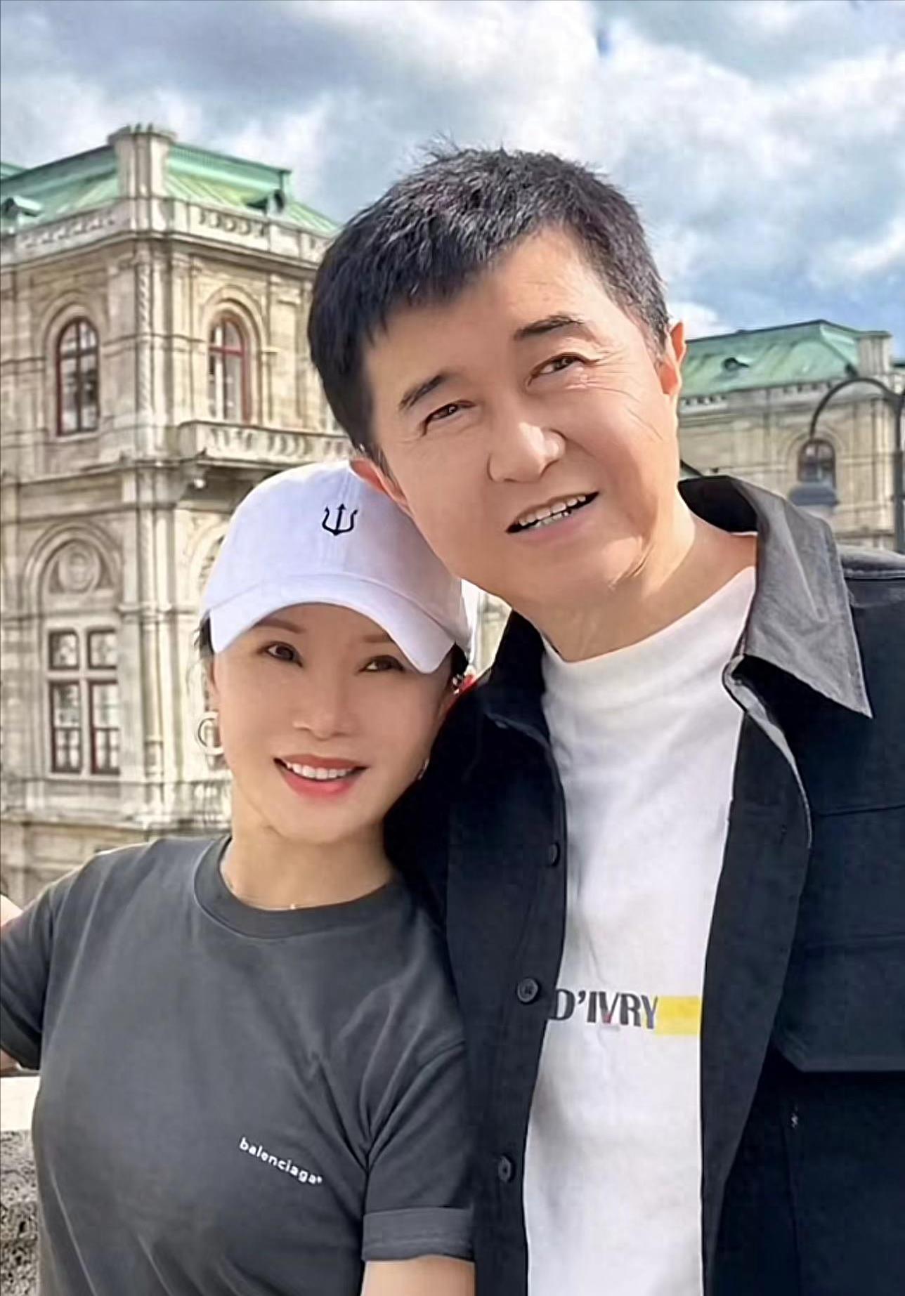 58-year-old Fu Disheng's family lives abroad! Ren Jing looks like a ...