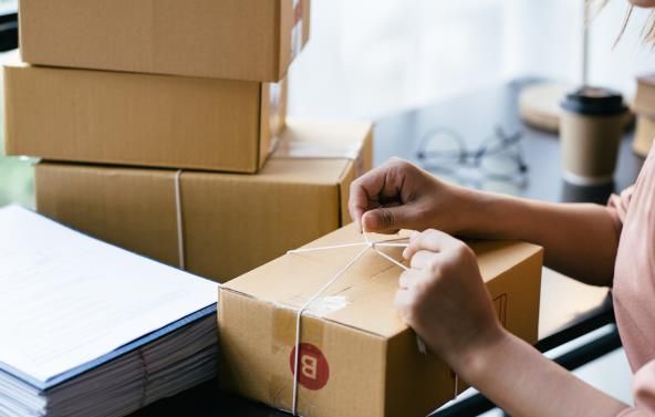 What kind of courier is better for sending things abroad - iMedia