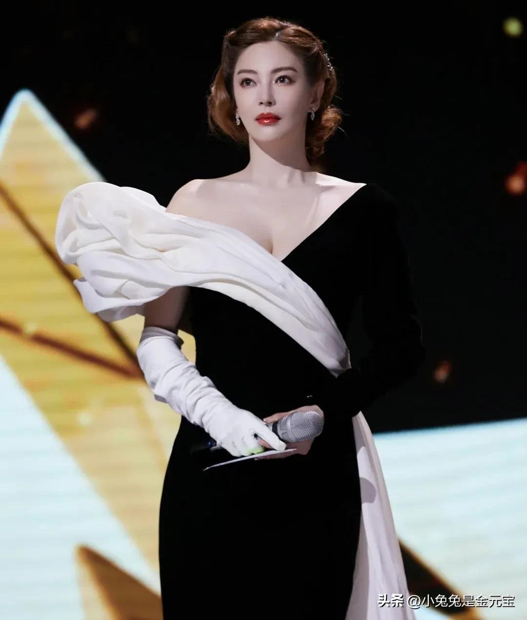 Zhang Yuqi's Chinese version of Qian Songyi, any item on her body is ...