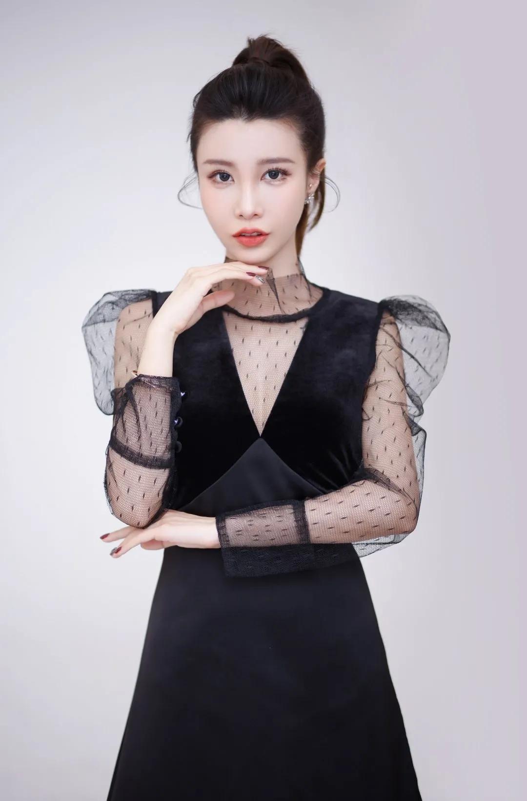 Zhang Mofan, who is worth over 100 million yuan on the Internet, advertises that he is out of ...