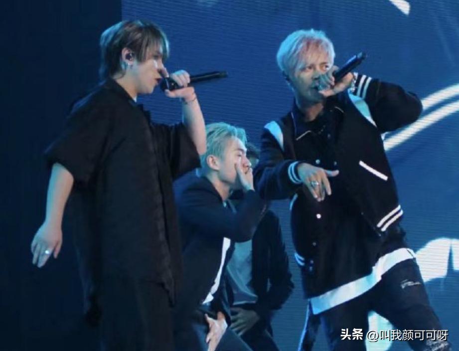 Hong Kong's top male singer Jiang Tao's concert, the two sang and ...