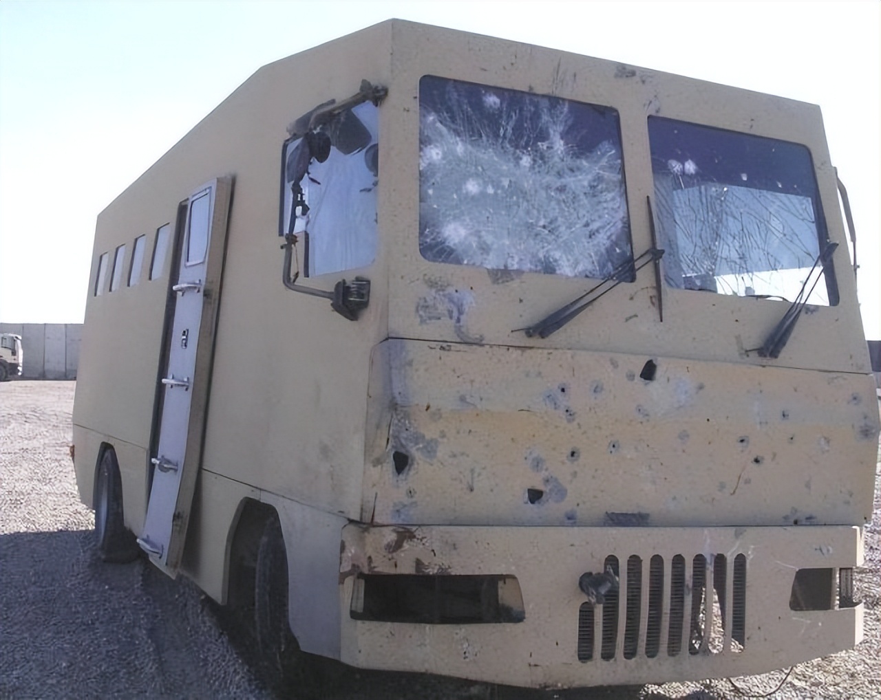 American RhinoRUNNER armored bus - iNEWS