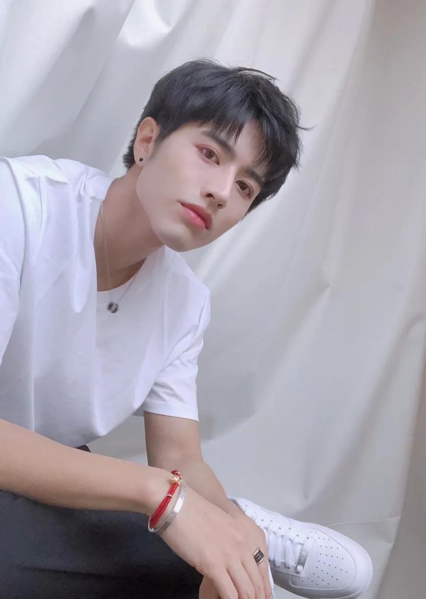 Luo Zheng appeared on the screen with the new drama "The Untouchable ...