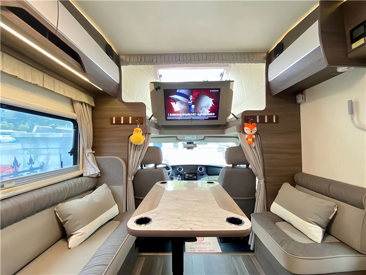 Jinguan Binge CD500 Iveco RV, customized sports surrounded by upgraded ...