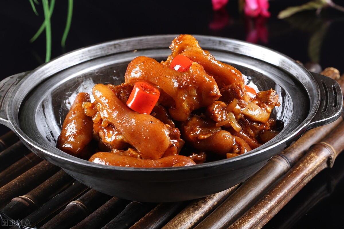 The home-cooked method of braised pig's trotters is simple and fast ...