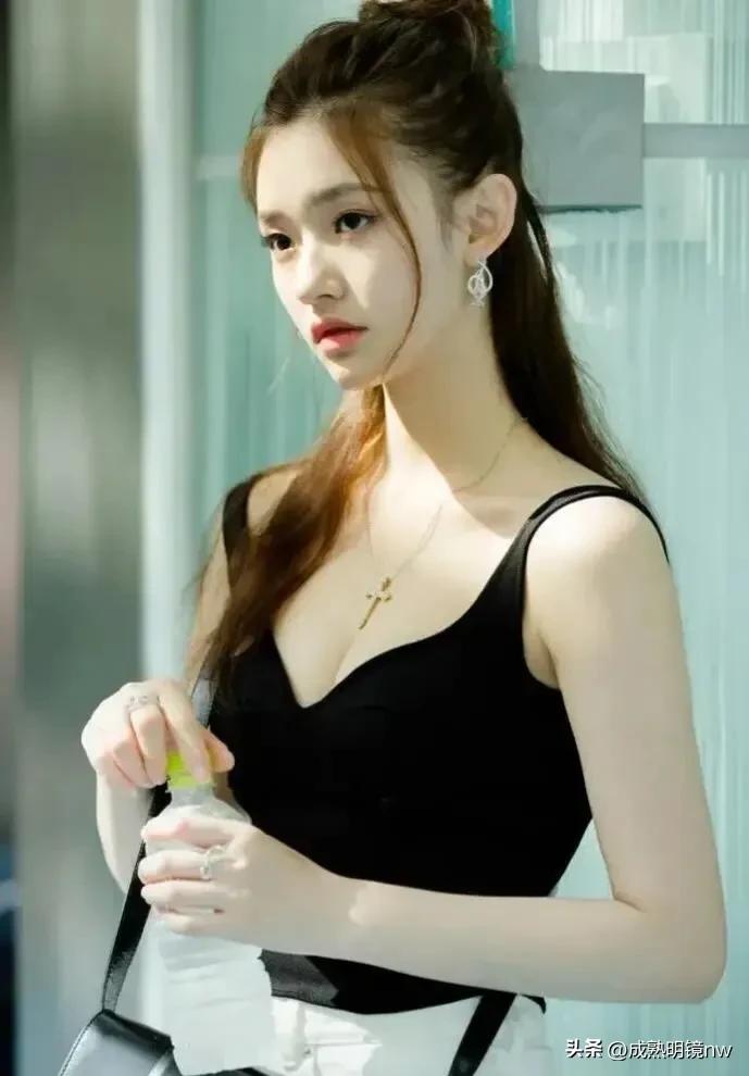 Young and beautiful Lin Yun, sweet and lovely, charming photo - iMedia