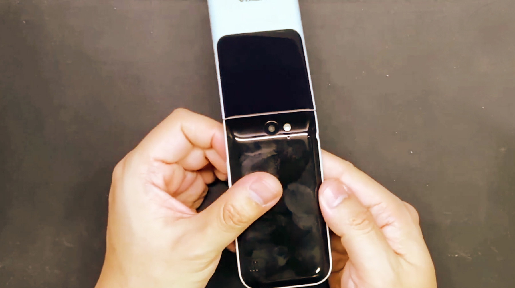 The feeling of smashing walnuts is back. Experience Nokia's flip phone ...