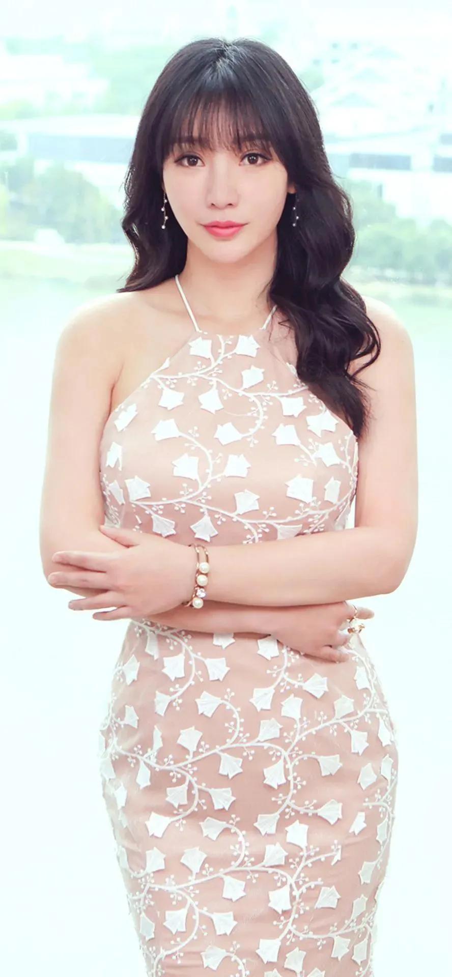 Share pictures - sexy goddess Liu Yan - iNEWS