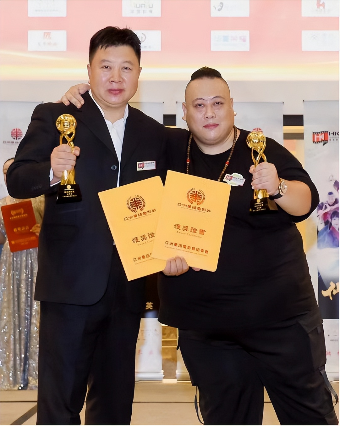 Director Chen Jiajun attended the Hong Kong Online Film Festival with ...