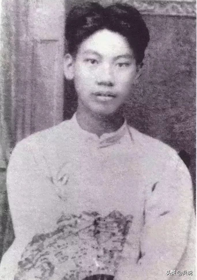 The division commander and political commissar of the Red Army had ...