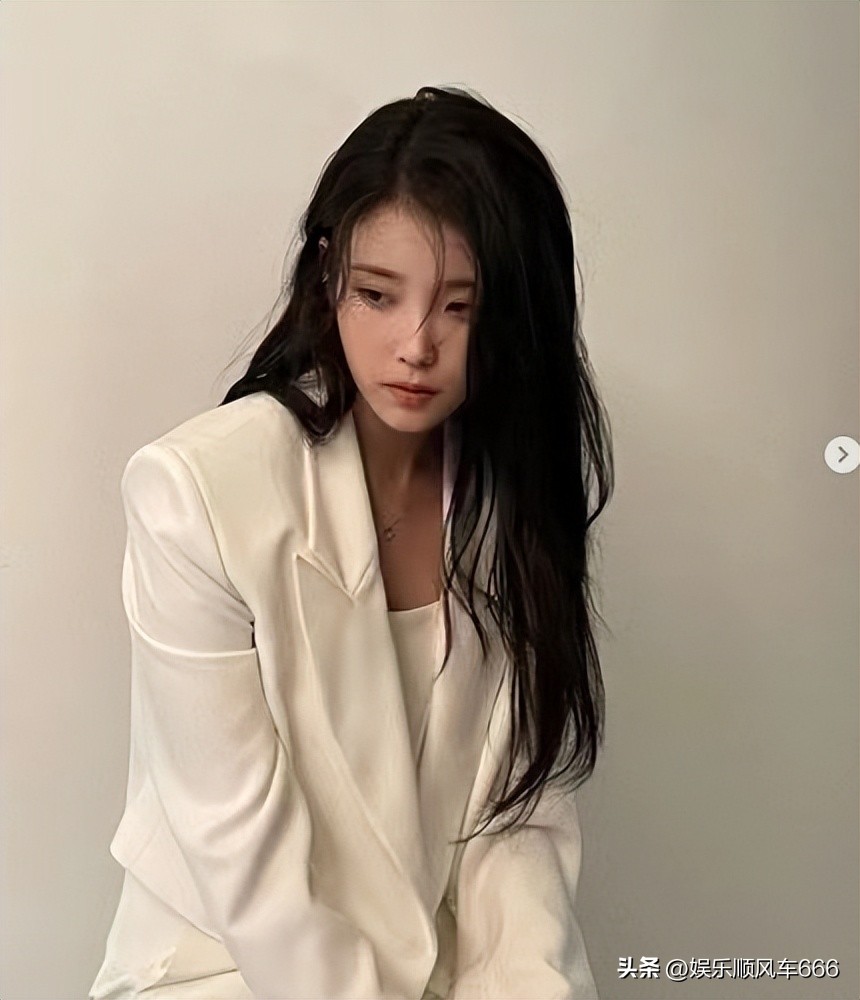 Singer IU released a selfie in the 2023 pictorial, the ever-changing ...