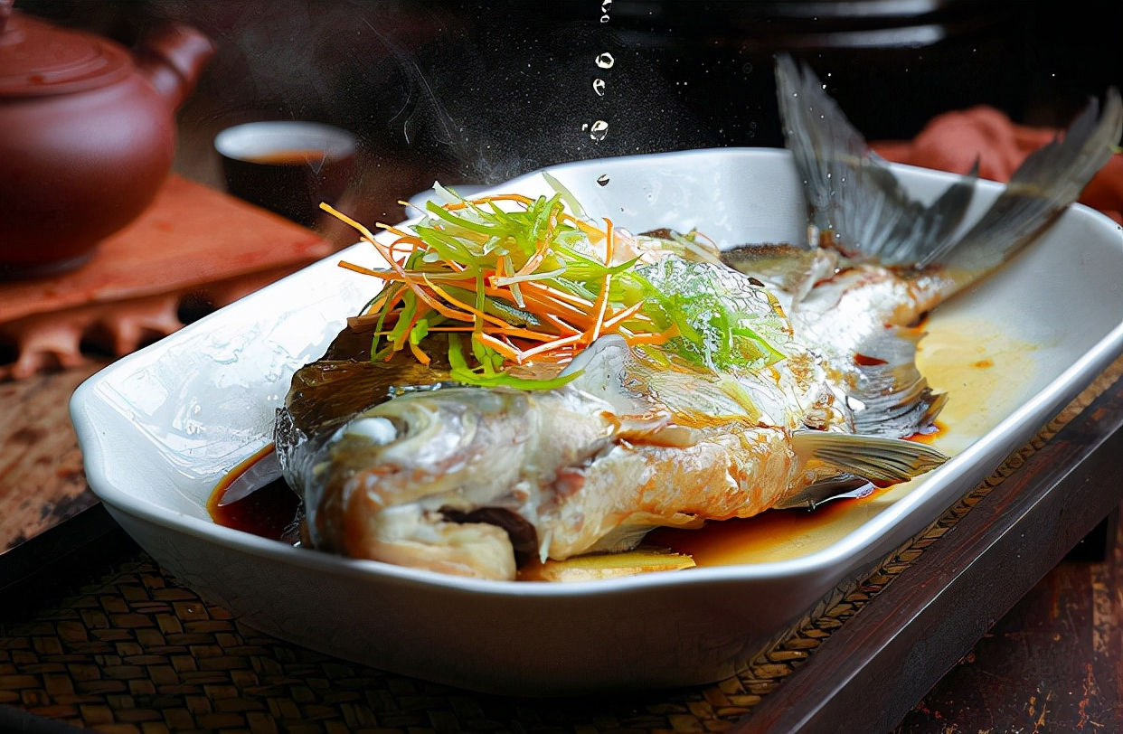 Wuchang fish on the tip of the tongue: crystal clear like jade, the ...